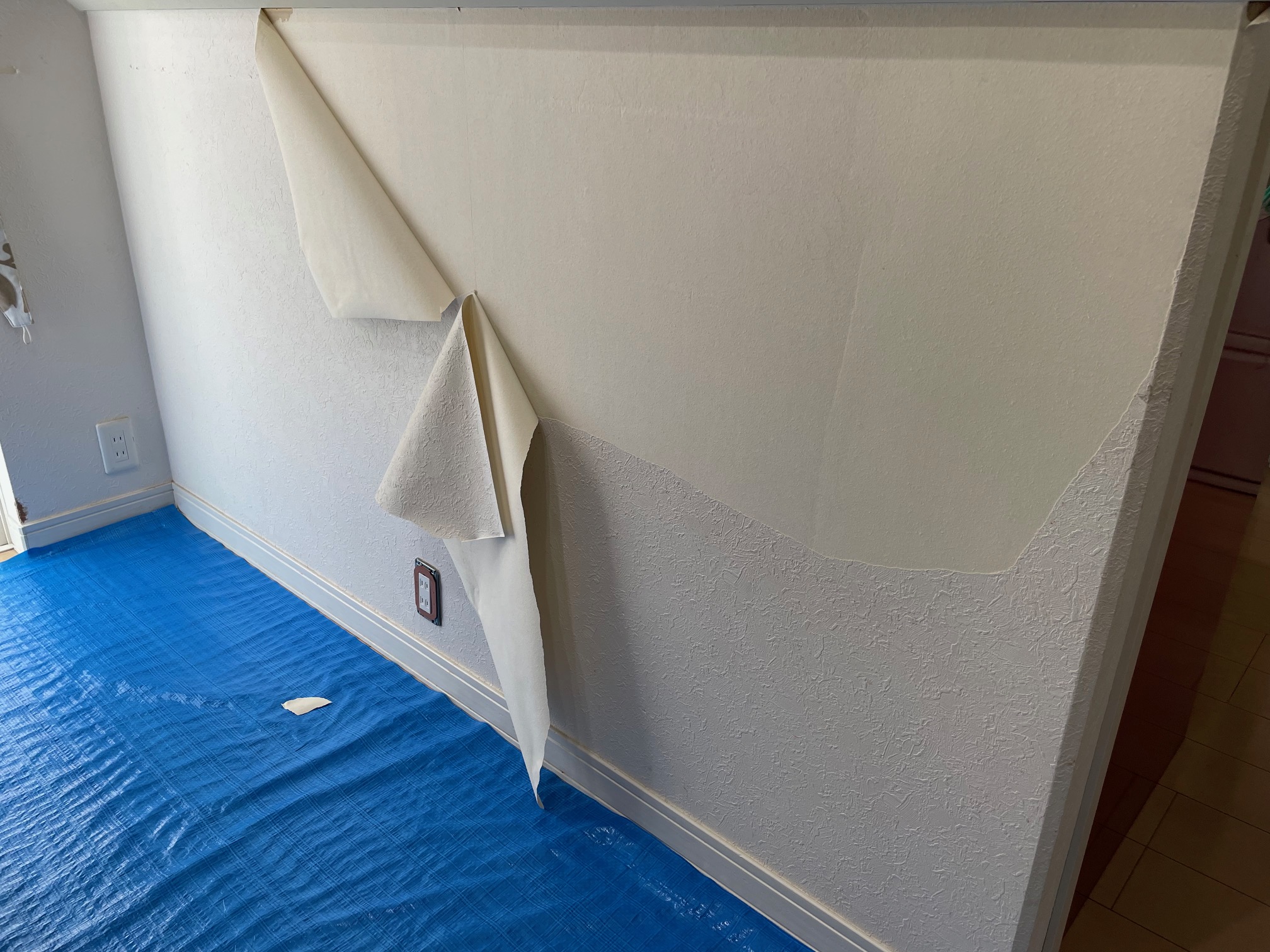 一部のクロスを向こう糊施工で貼り換えました！ | 株式会社Nobel Work Styles